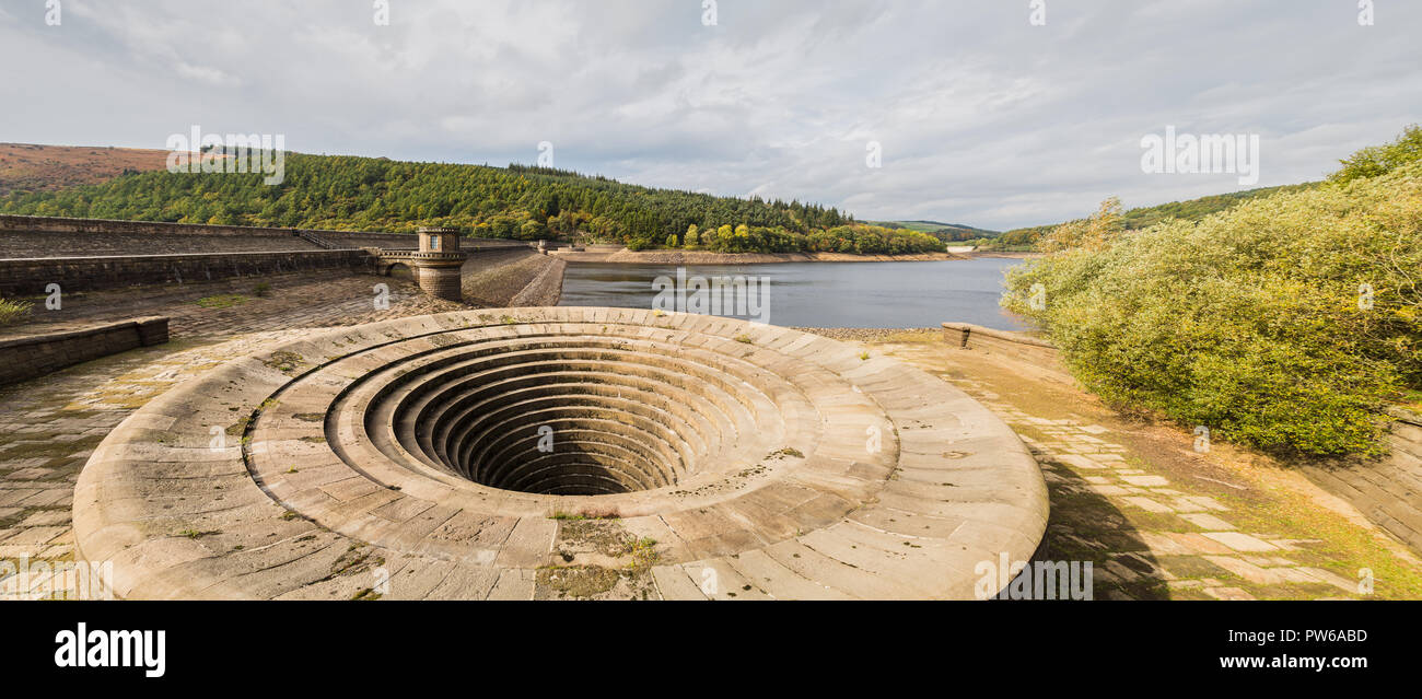 Ladybower reservoir plug hole Banque de photographies et d’images à ...