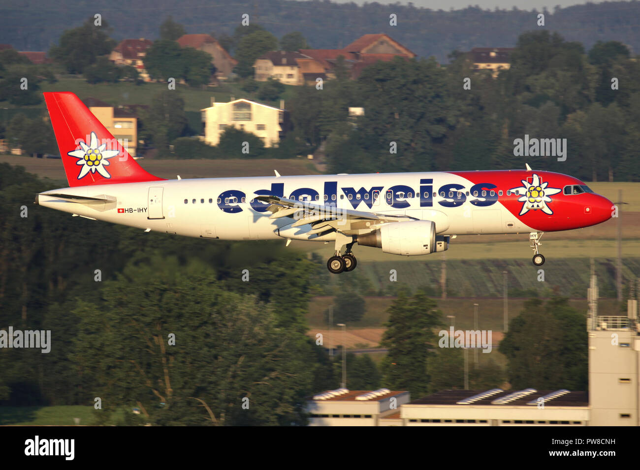Avion edelweiss Banque de photographies et d’images à haute résolution ...