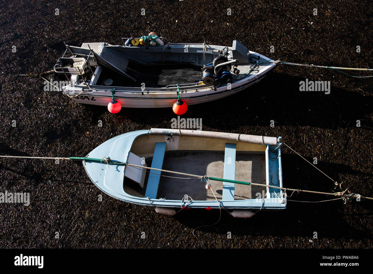 Bateaux blancs dans une ligne Banque de photographies et d’images à ...