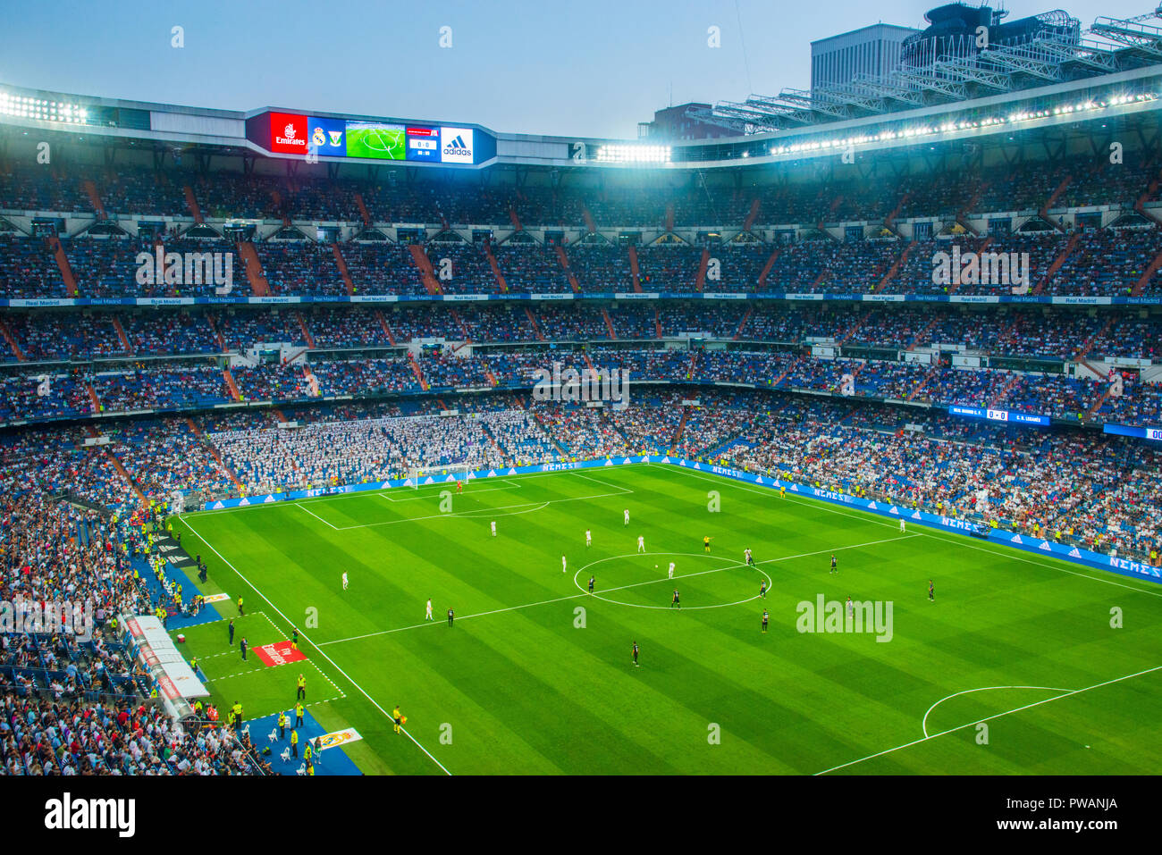Santiago Bernabeu Stadium Exterior Banque d'image et photos - Alamy