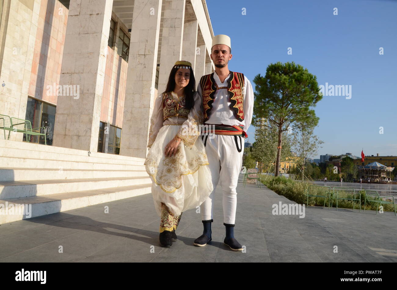 Balkan traditional dress Banque de photographies et d’images à haute ...