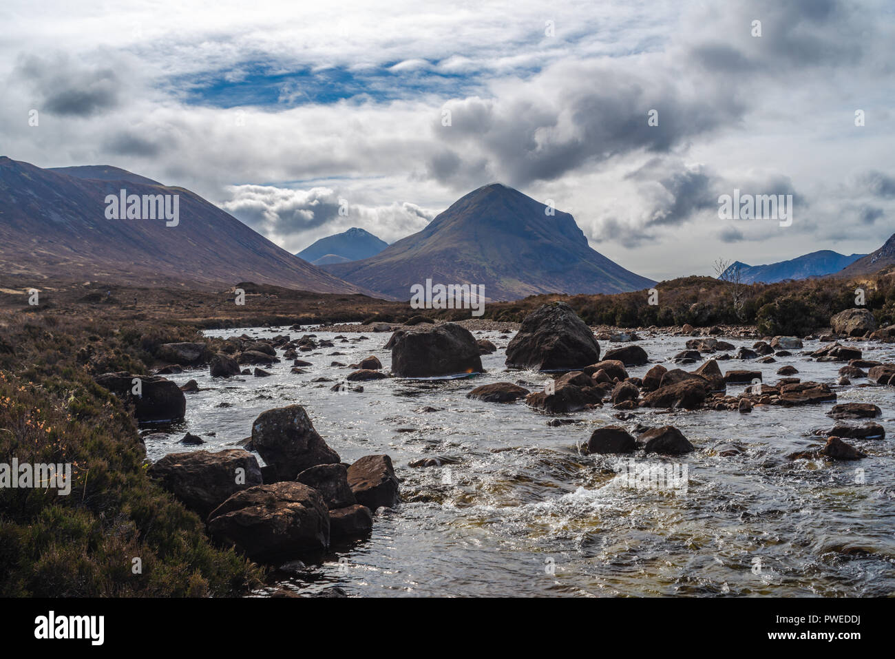 Black cuillin mountain range Banque de photographies et d’images à ...