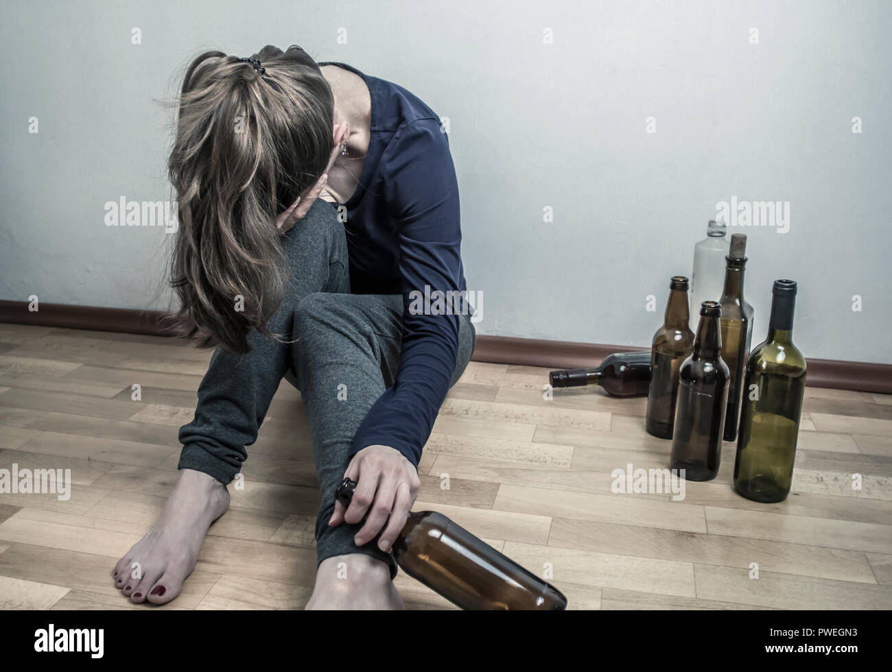 Femme ivre Banque de photographies et d’images à haute résolution - Page 2 - Alamy