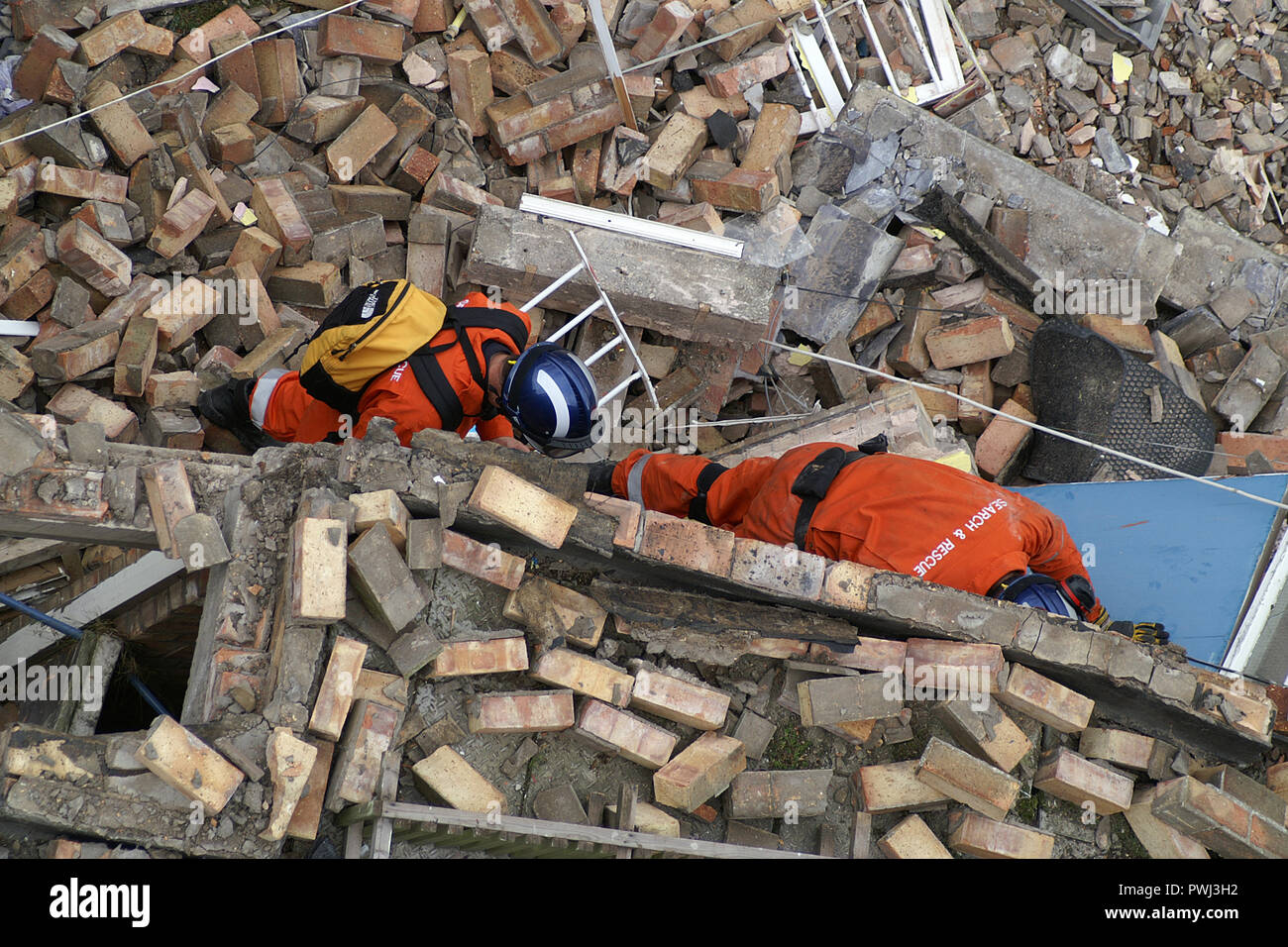 Building collapse Banque de photographies et d’images à haute ...