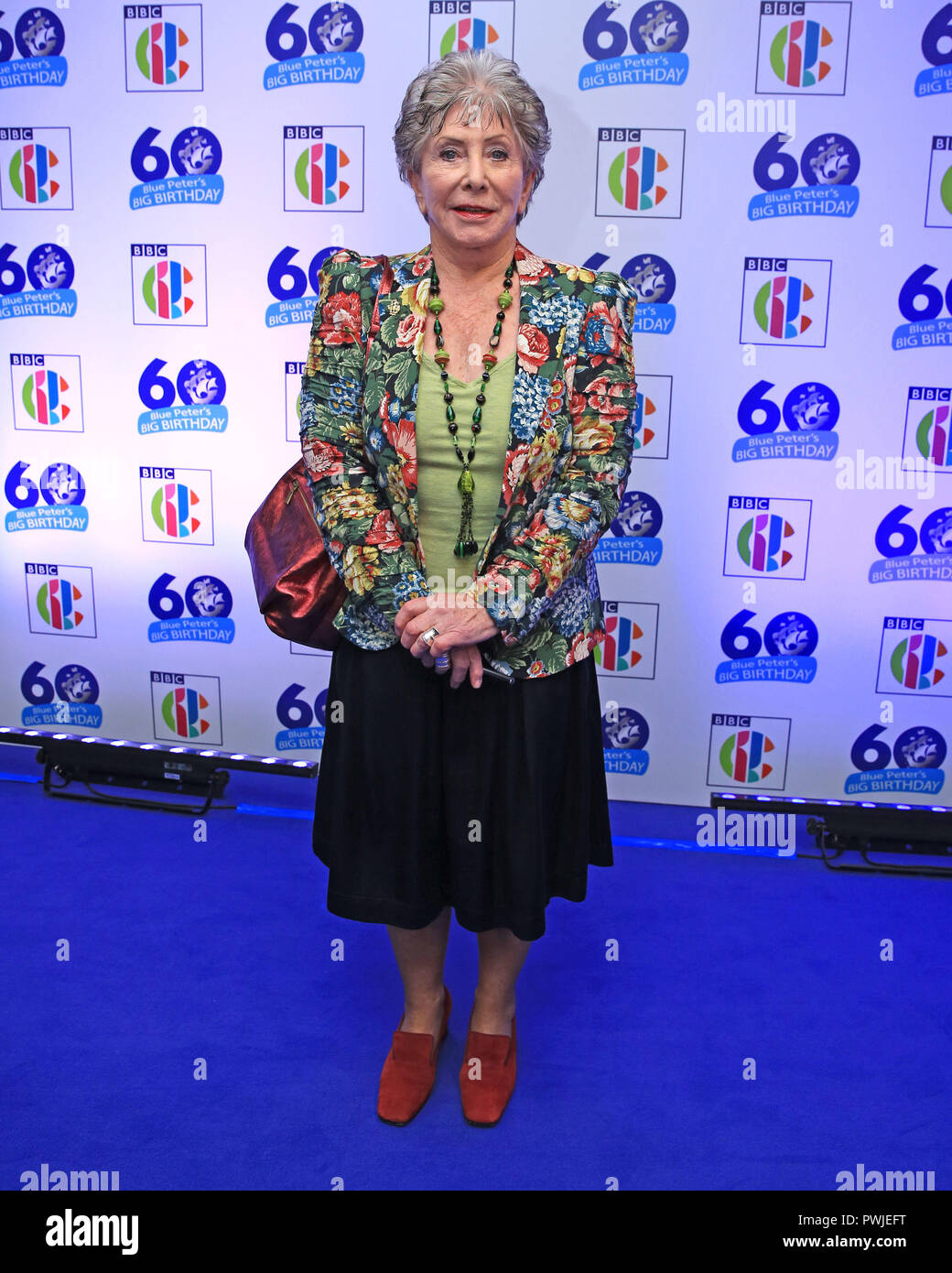 Valerie singleton assiste au grand anniversaire de blue peters Banque ...