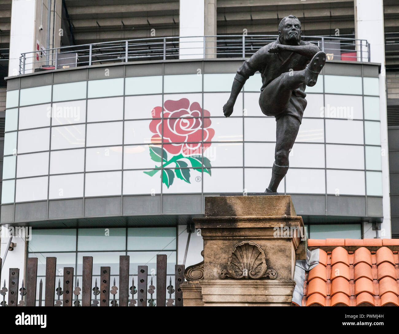 Rugby statue twickenham stadium Banque de photographies et d’images à ...