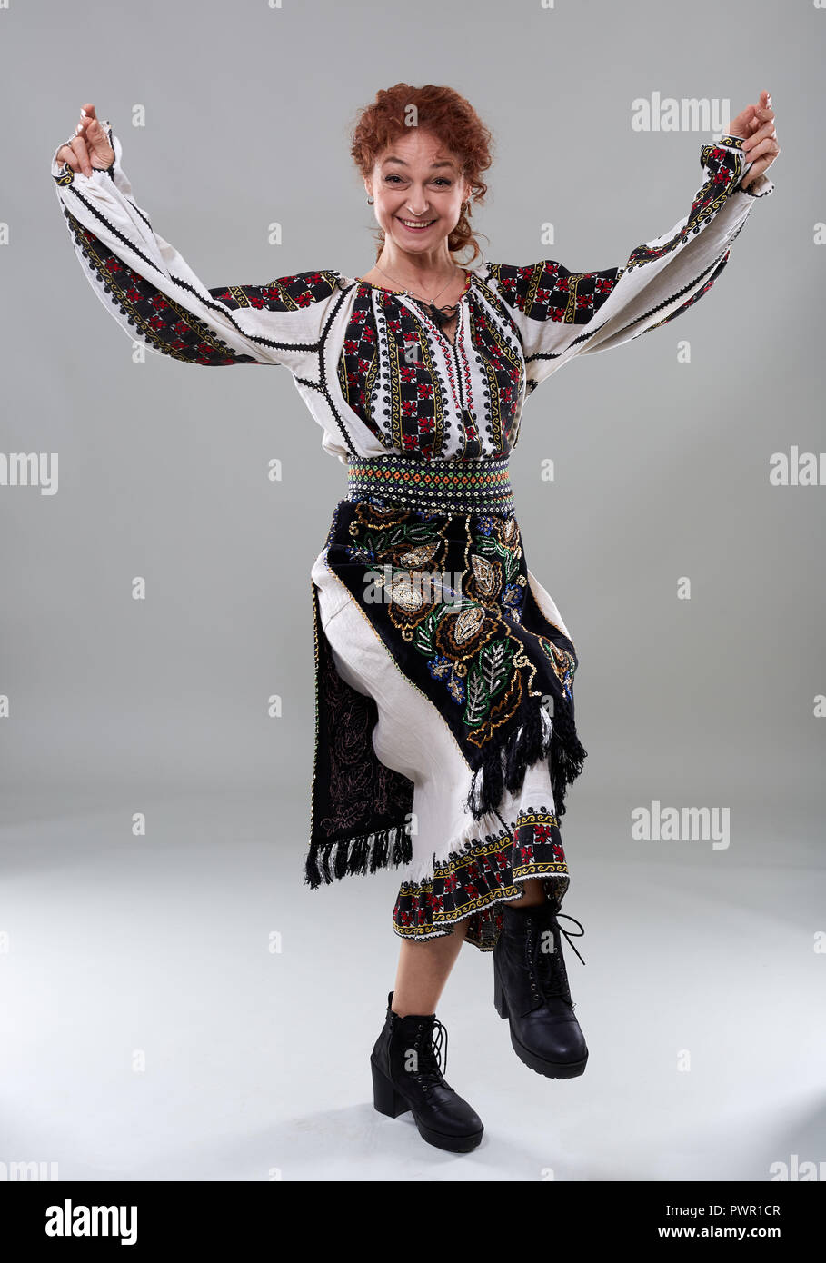Costume traditionnel roumain Banque de photographies et d’images à ...