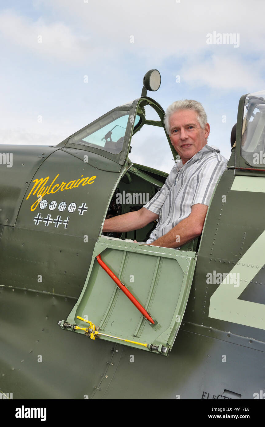 Martin Lardner-Burke, fils du commandant d'escadre Pat Lardner-Burke ...