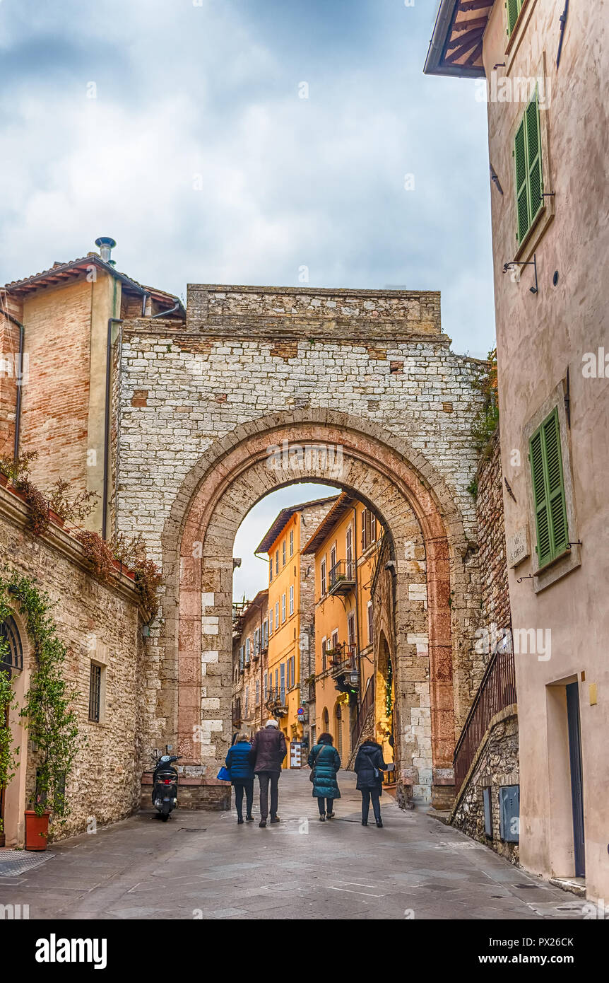 Balade dans le village pittoresque et anciennes rues d'Assise, l'une ...