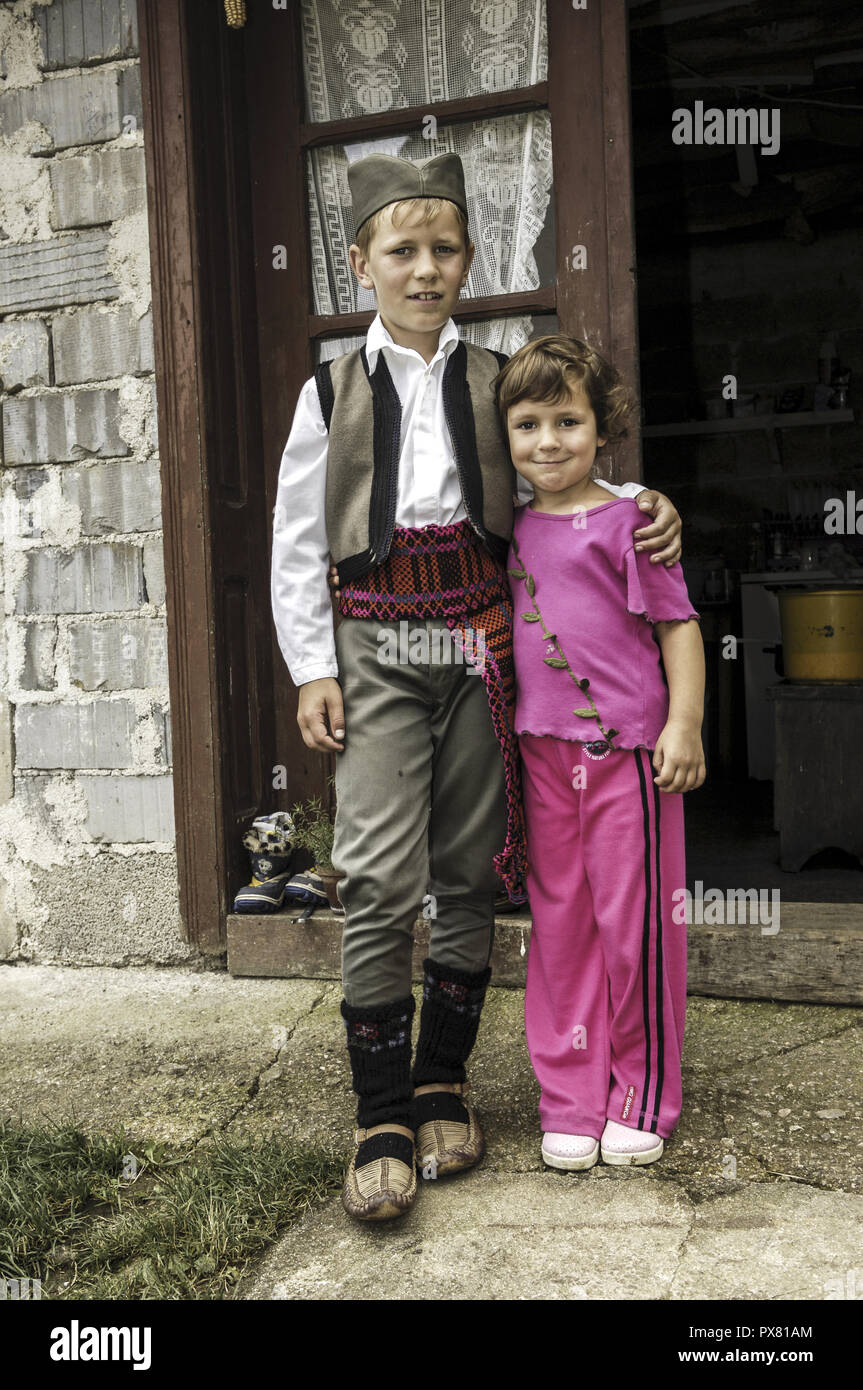 National costume montenegro Banque de photographies et d’images à haute ...