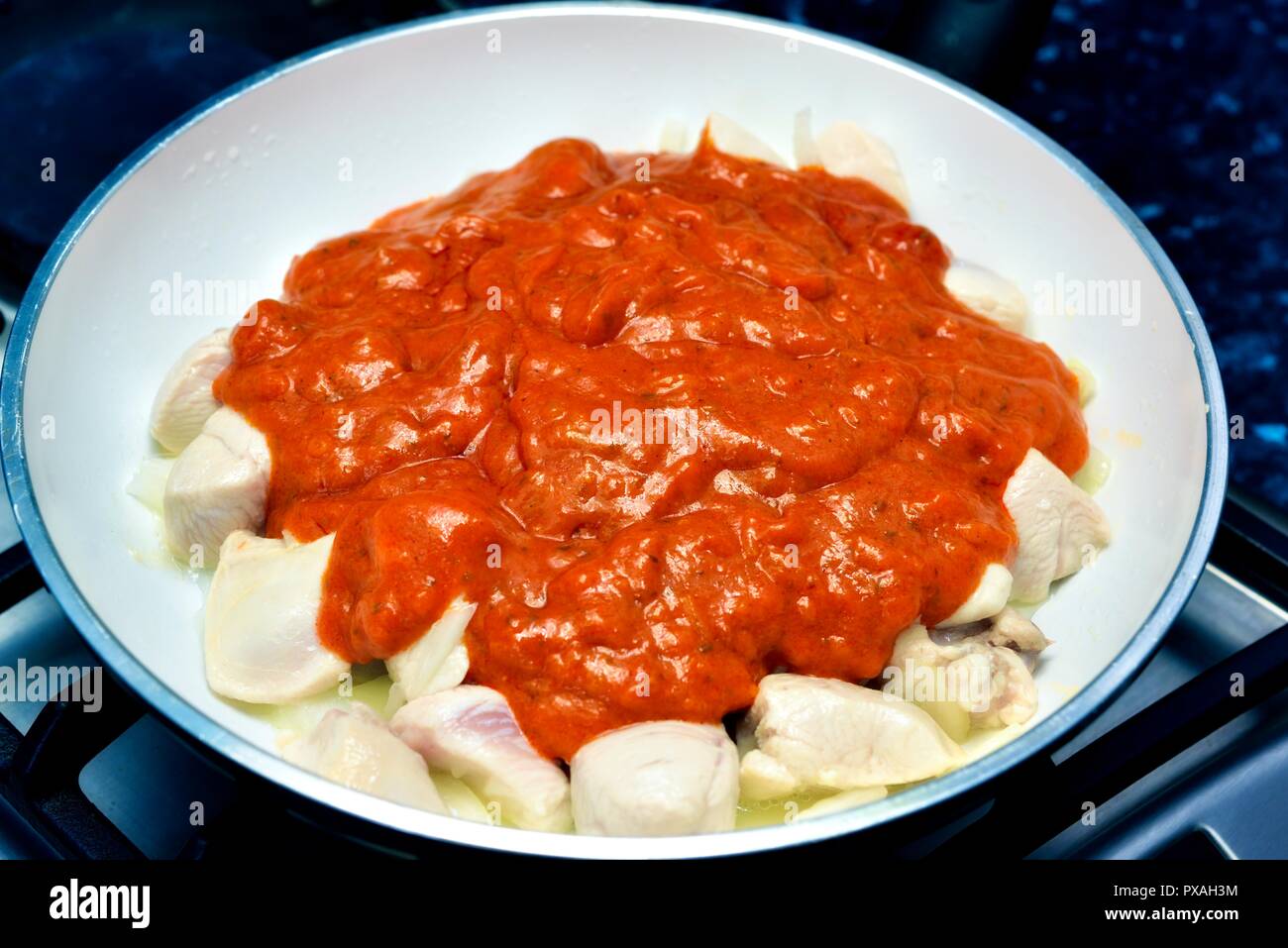 Cuisson de la sauce Banque de photographies et d’images à haute ...