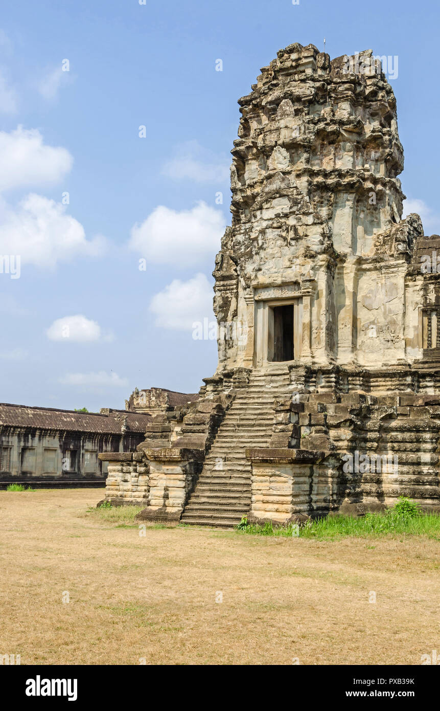 La tour, redented ogivales en forme de bourgeon de lotus Angkor Wat, et ...