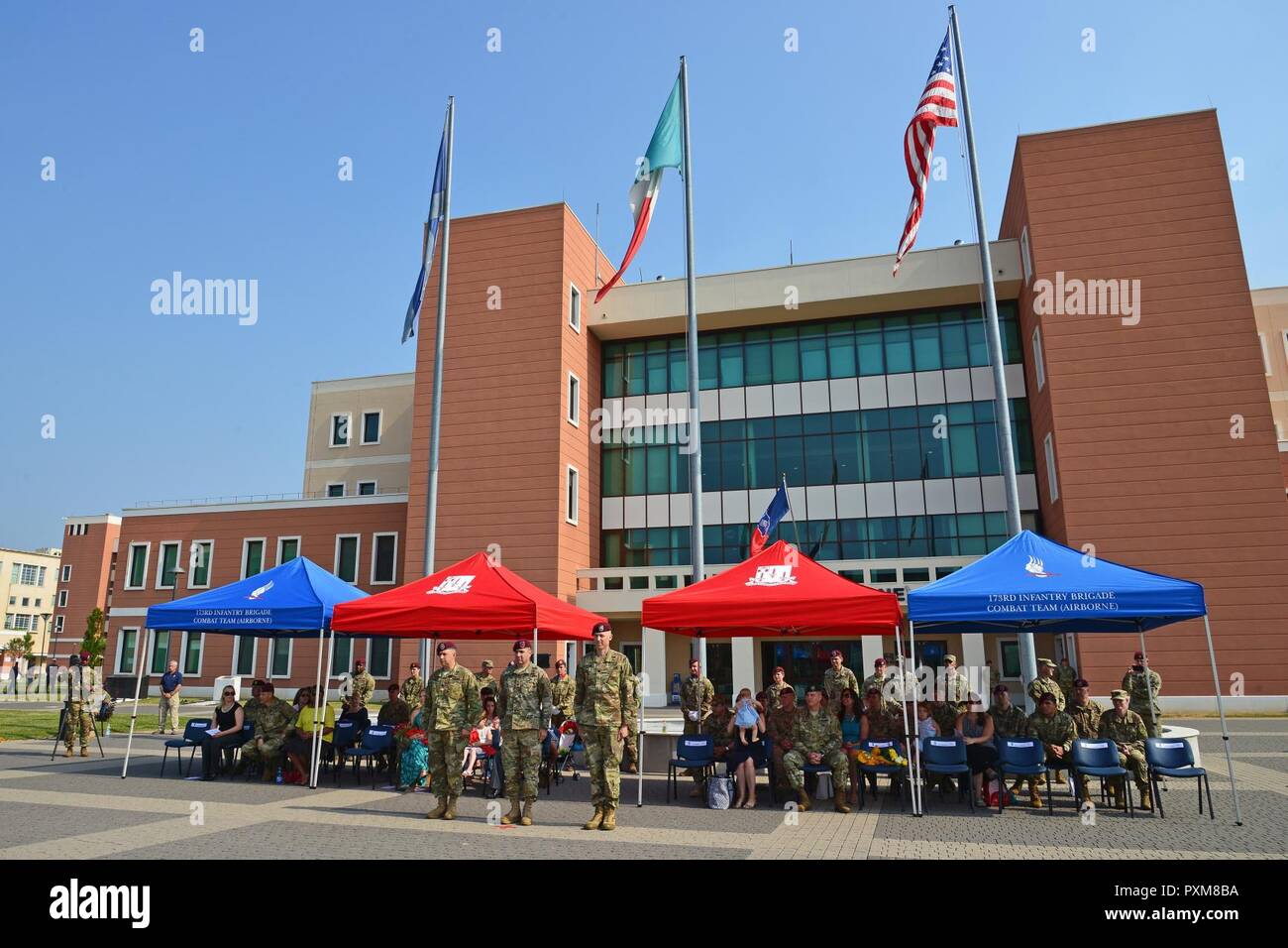 Le Colonel Gregory K. Anderson, commandant de la 173e Brigade ...
