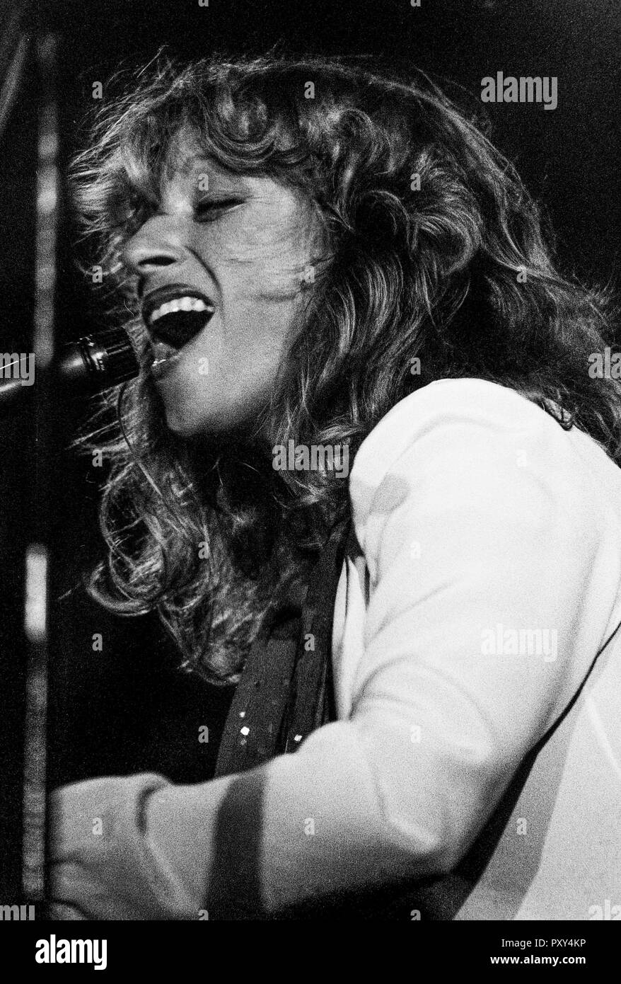 Archives 80 : la chanteuse française Véronique Sanson effectue à Lyon ...