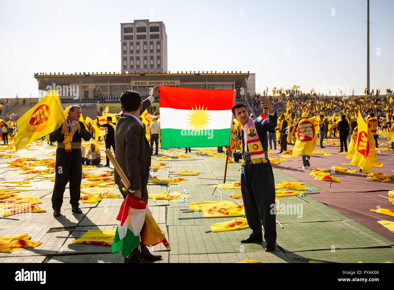 Les partisans du Parti démocratique du Kurdistan (PDK) recueillir le 25 ...