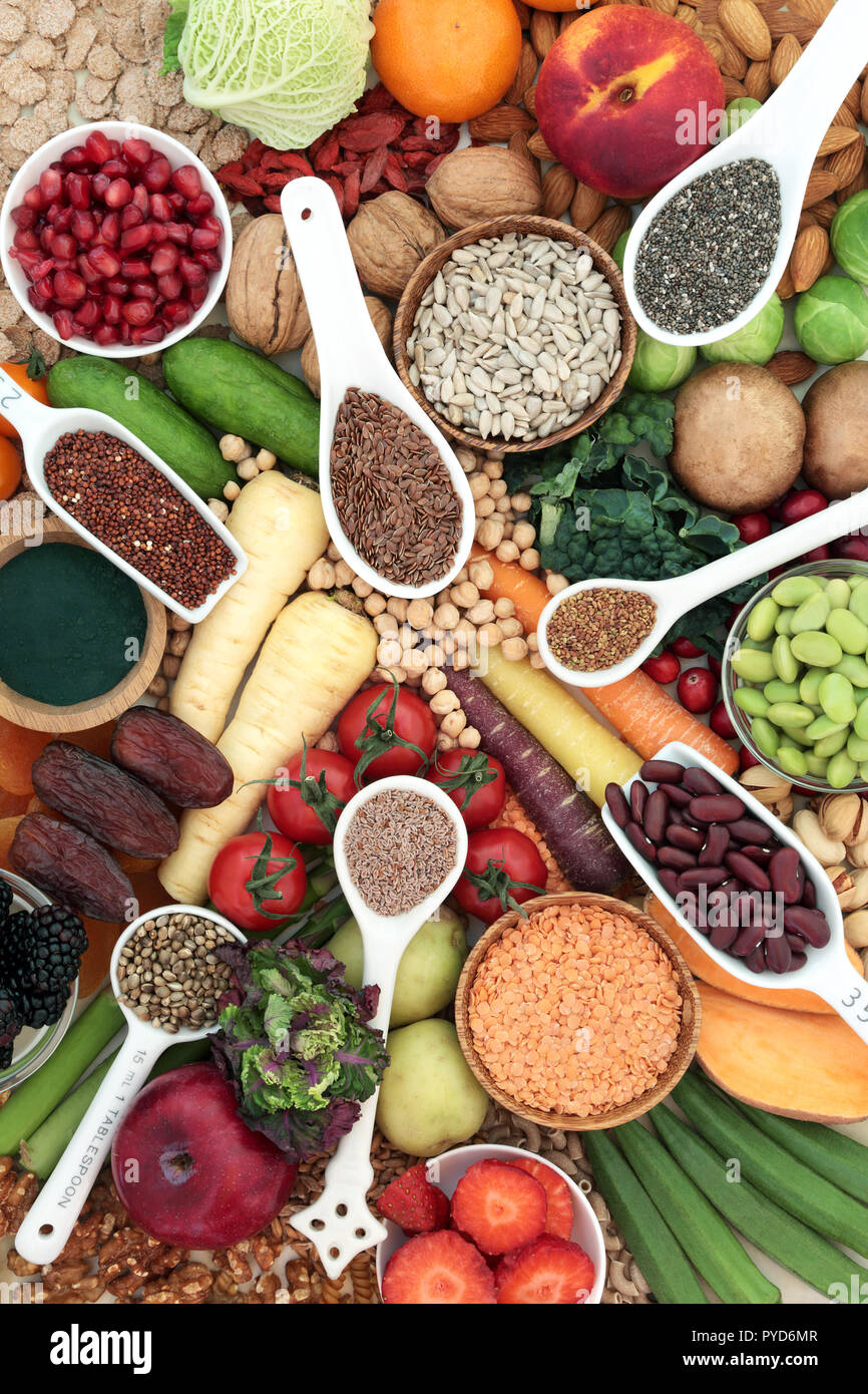 Nourriture santé pour un régime riche en fibres avec des fruits ...