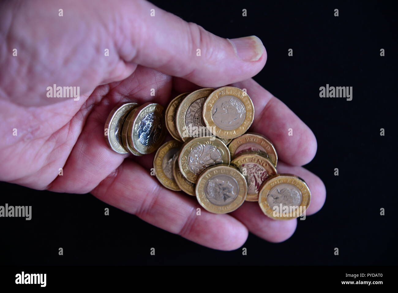 Argent en main Banque de photographies et d’images à haute résolution ...