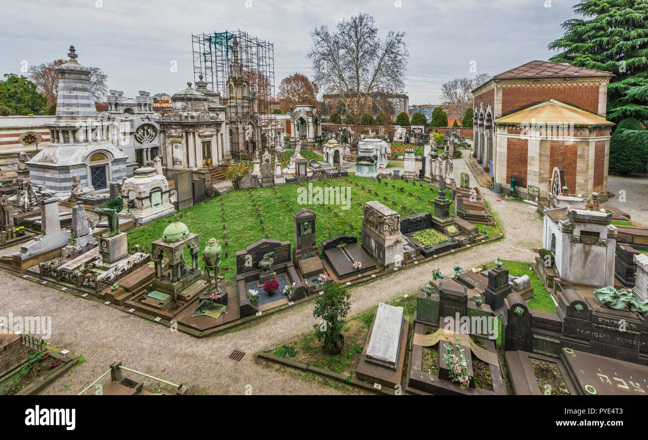 Visiter le cimetière monumental de Milan. Italie Photo Stock - Alamy