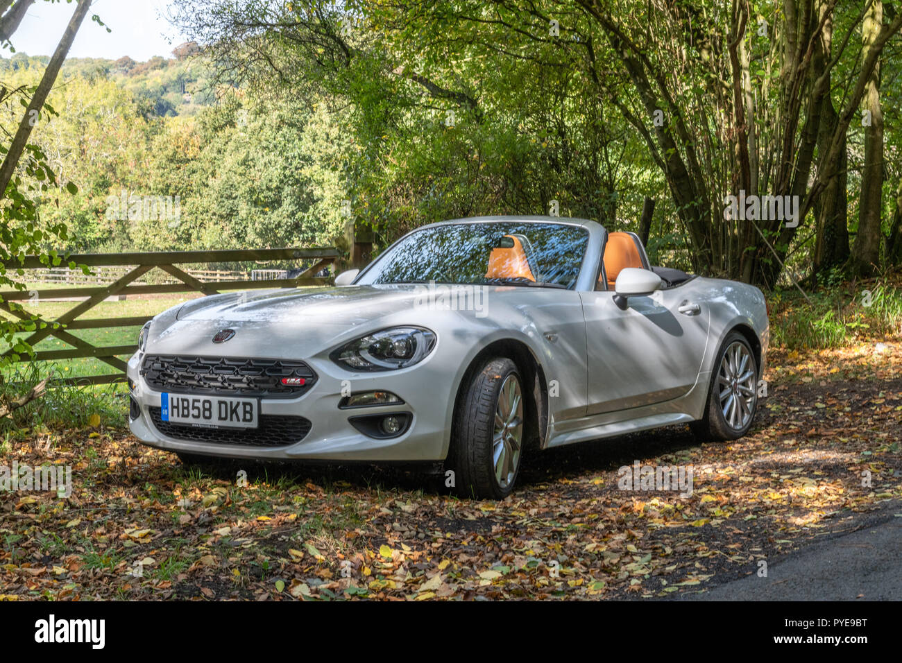 Fiat 124 spider Banque de photographies et d’images à haute résolution ...