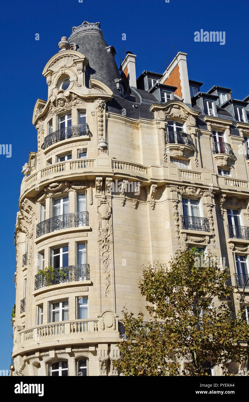 Balcons paris Banque de photographies et d’images à haute résolution ...