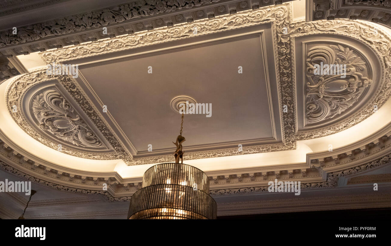 Manoir de style gothique Banque de photographies et d’images à haute ...