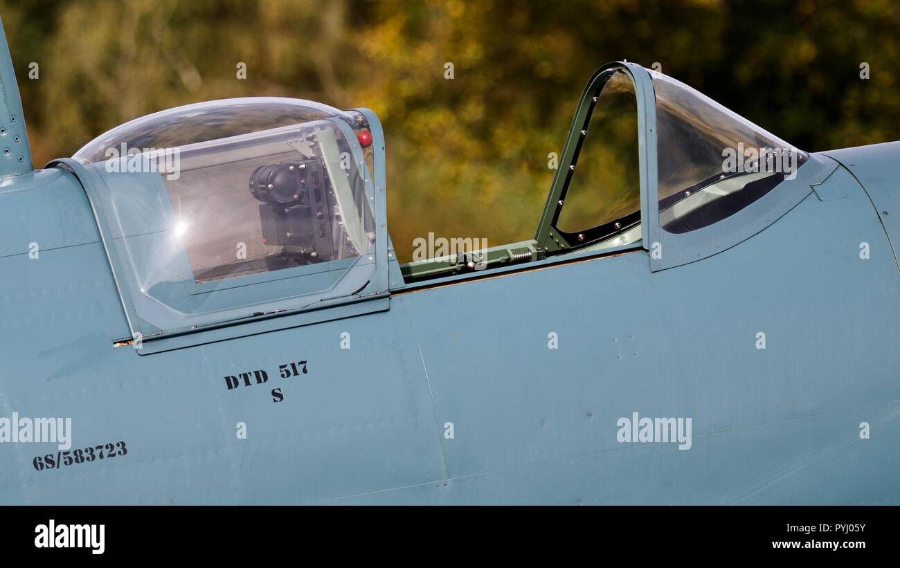 Spitfire cockpit canopy aircraft Banque de photographies et d’images à ...