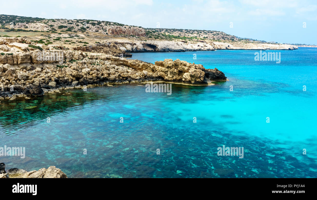 Blue lagoon chypre Banque de photographies et d’images à haute ...