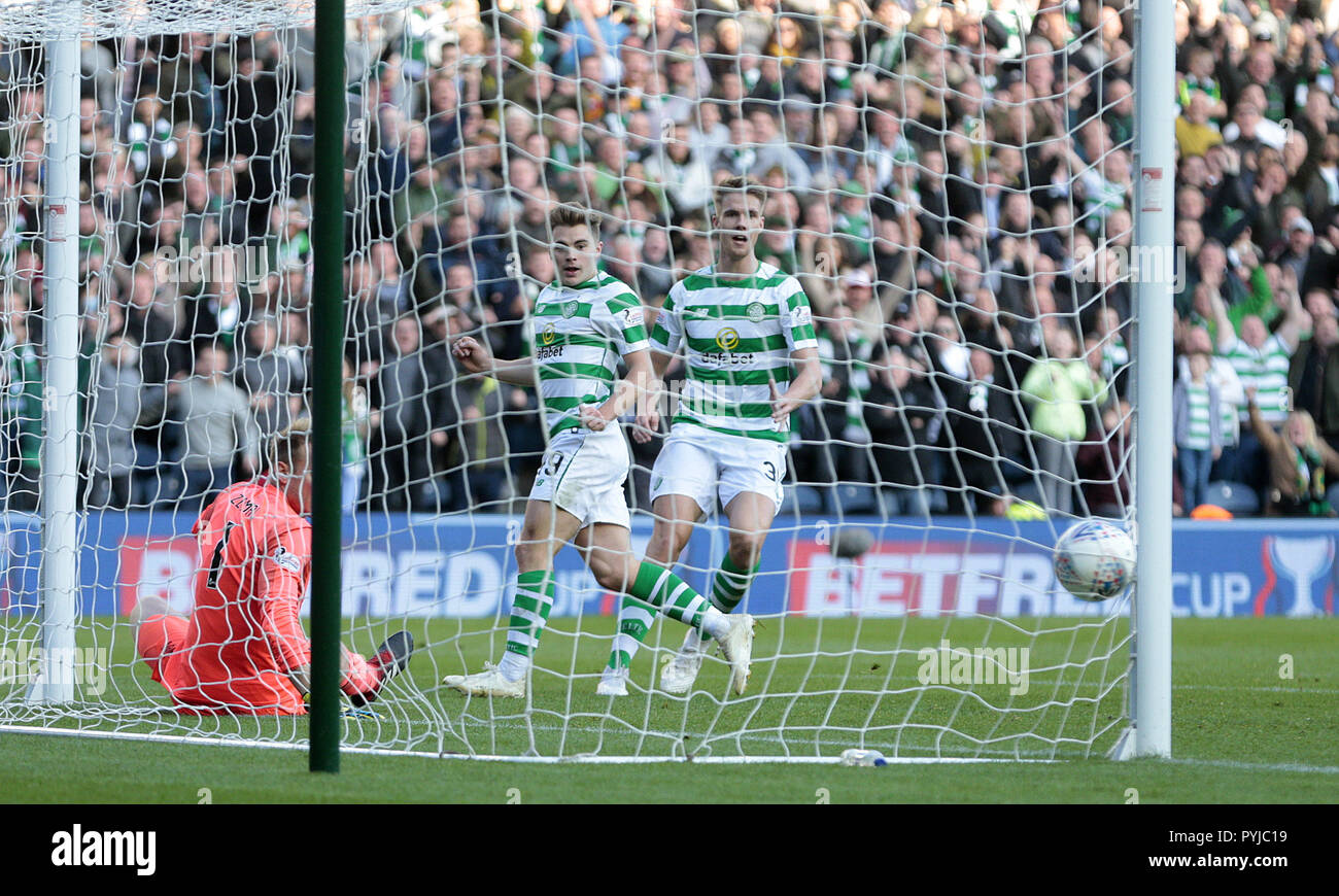 Celtic's James Forrest (deuxième à droite) marque son deuxième but de ...