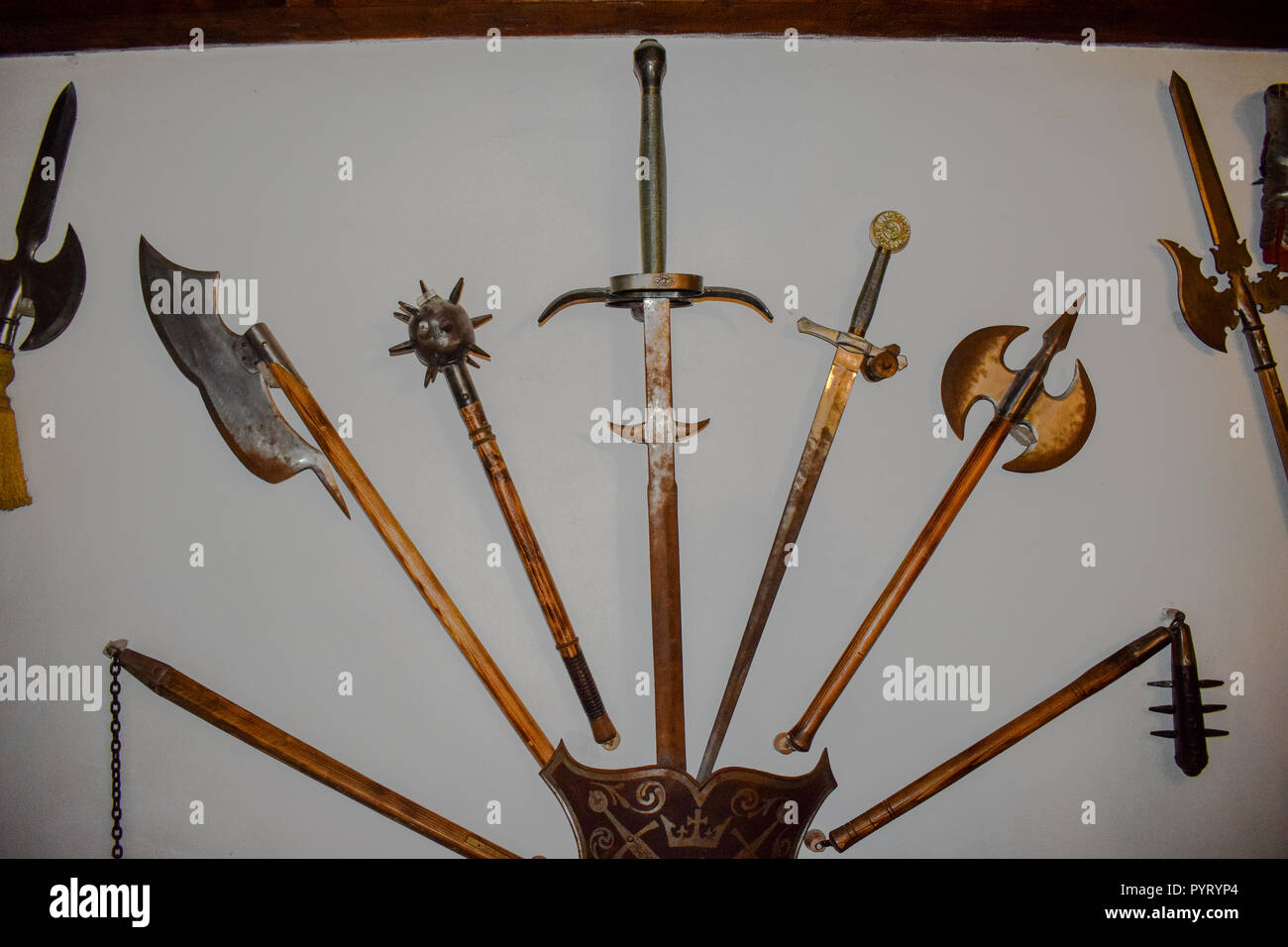 Armes du moyen age Banque de photographies et d’images à haute ...