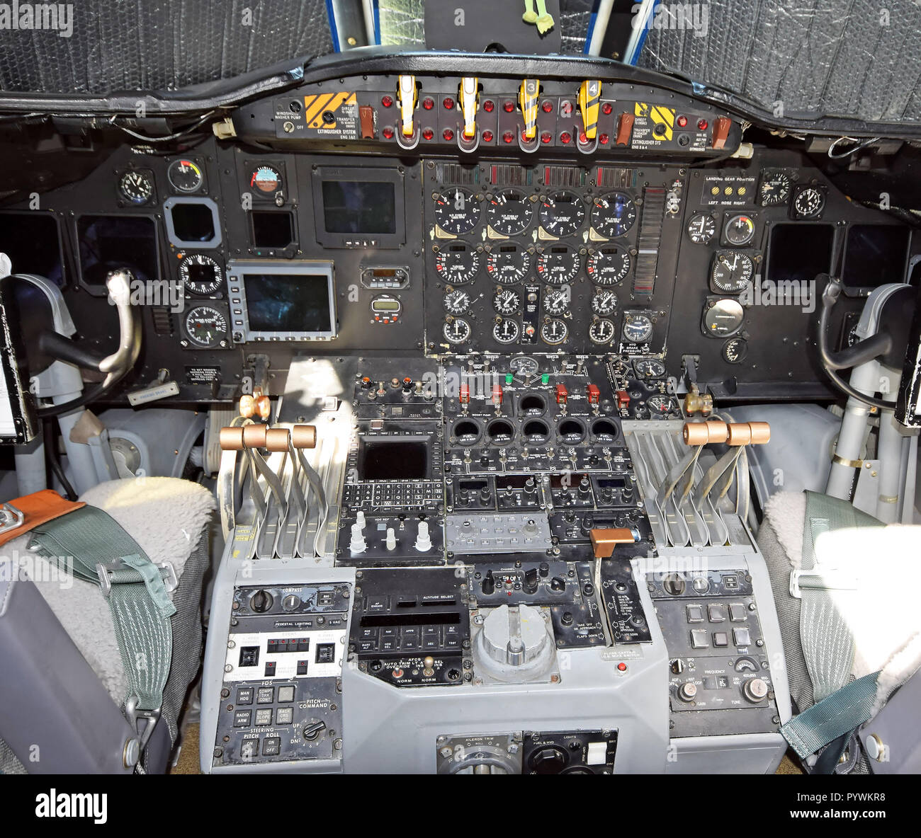 Vieux instruments de cockpit d'avion Banque de photographies et d ...