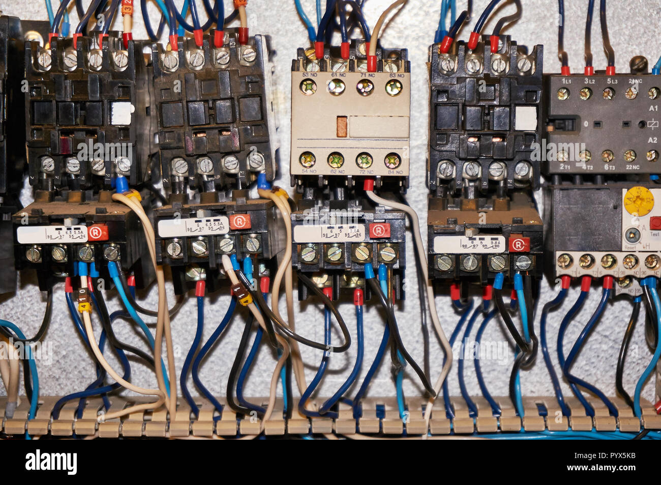 Electrical relay Banque de photographies et d’images à haute résolution - Alamy