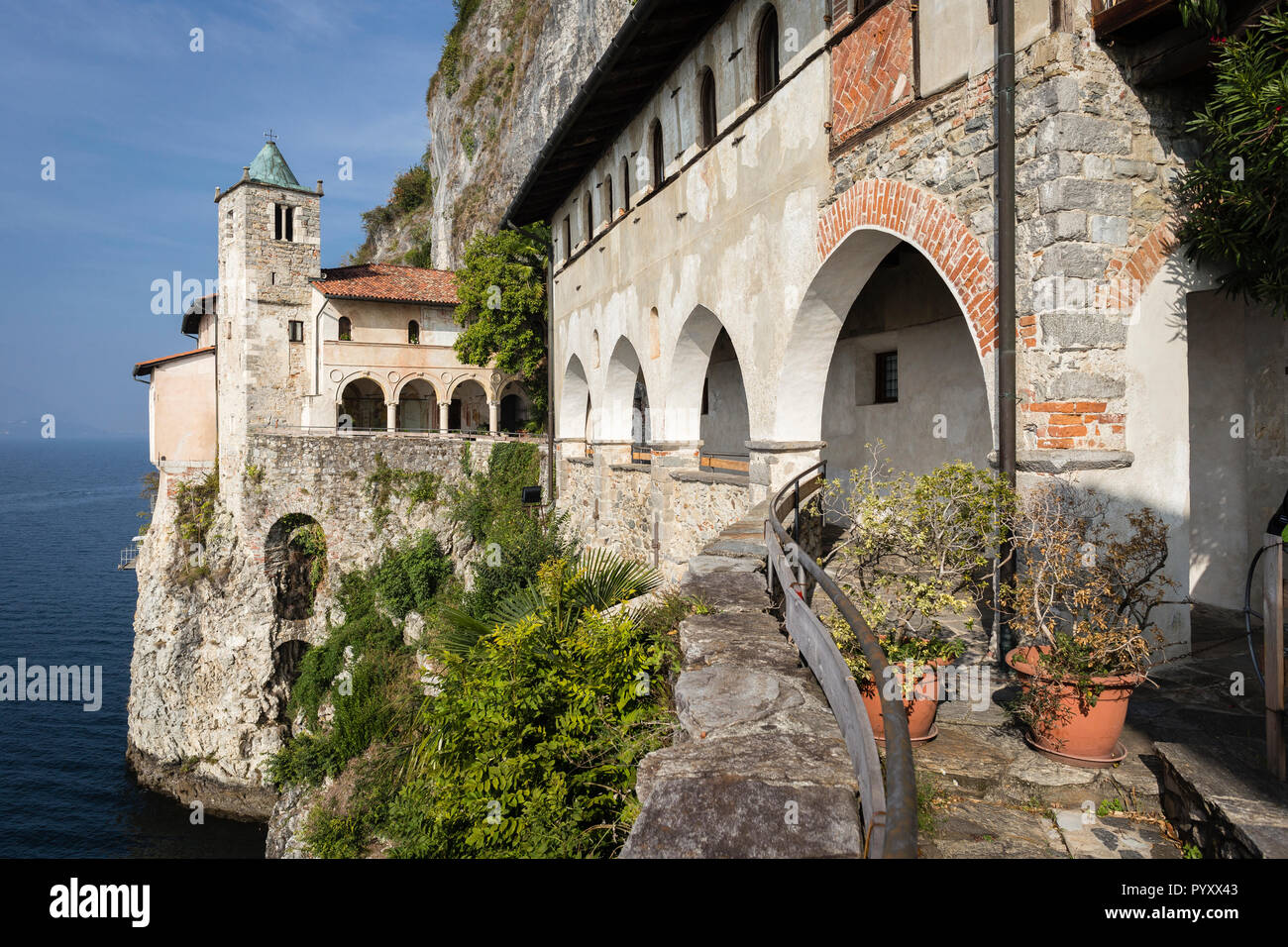 Ermitage de santa caterina del sasso Banque de photographies et d ...