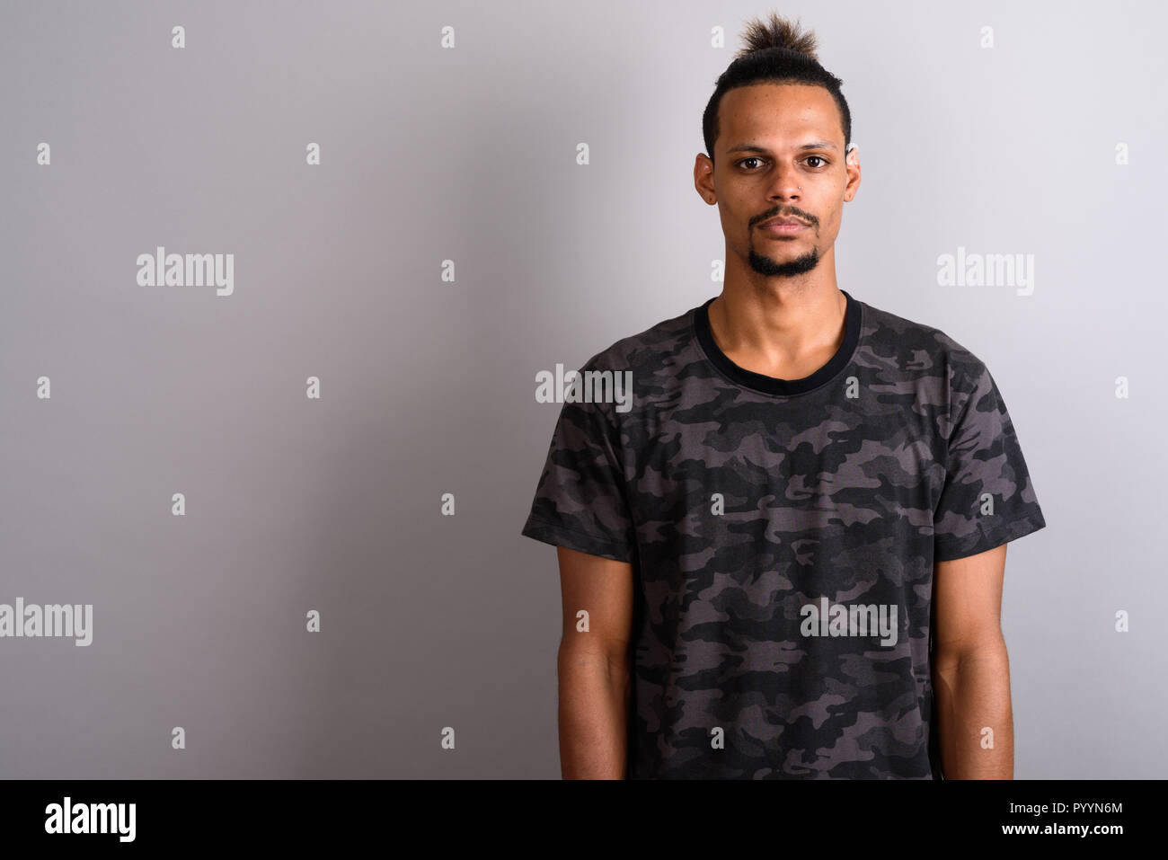 Homme avec queue de cheval Banque de photographies et d’images à haute ...