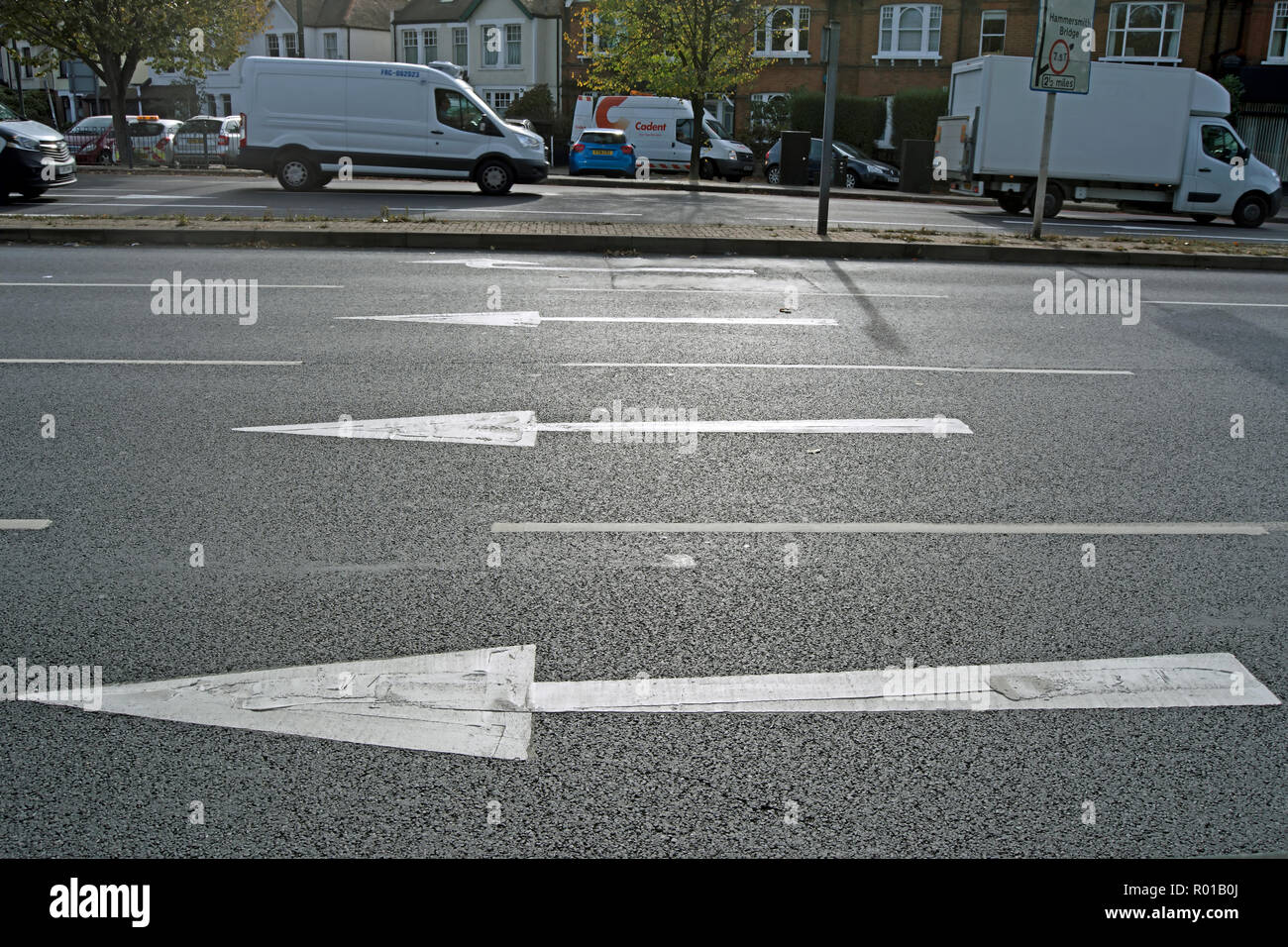Marquage routier anglais Banque de photographies et d’images à haute ...