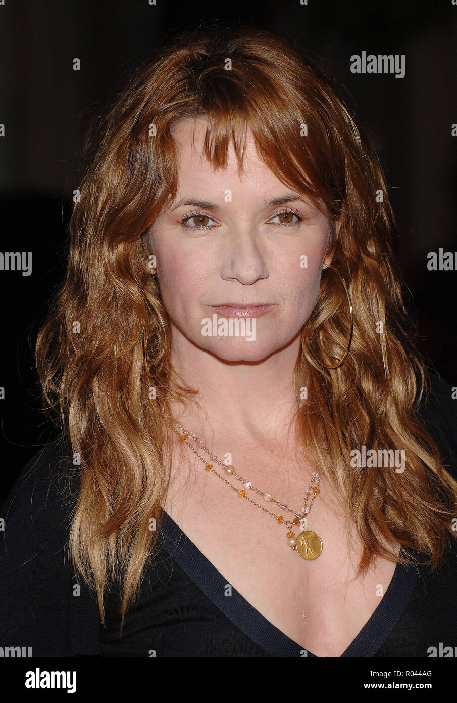 Lea Thompson arrivant à l'ANNÉE DU CHIEN première au théâtre Paramount ...