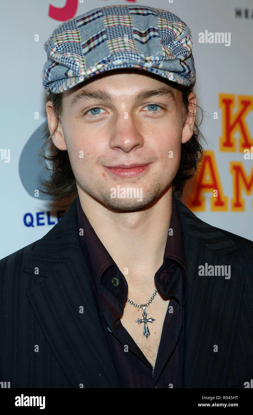 Gregory Smith en arrivant à la Kids In America Première à l'Egyptian ...