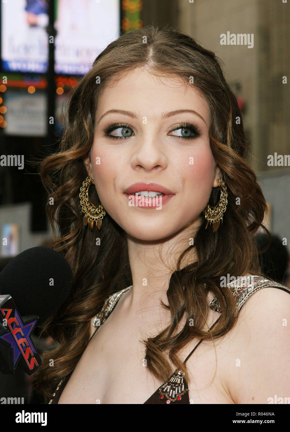 Michelle Trachtenberg arrivant à l'Ice Princess Première au El Capitan ...