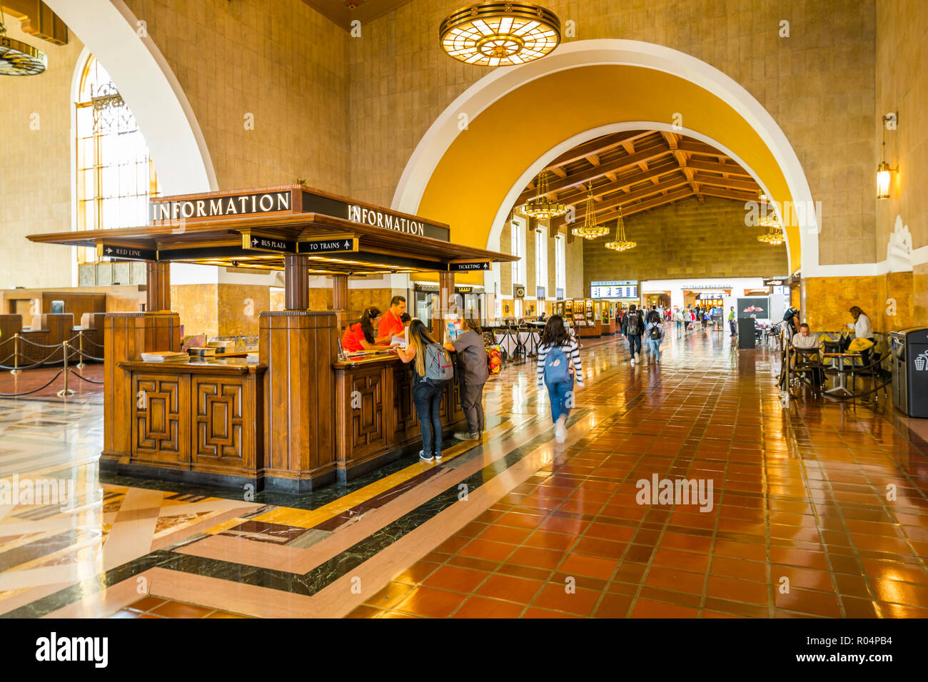 Intérieur de la gare Banque de photographies et d’images à haute résolution - Alamy