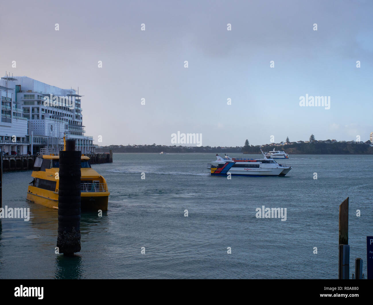 Ferry auckland ferries Banque de photographies et d’images à haute ...