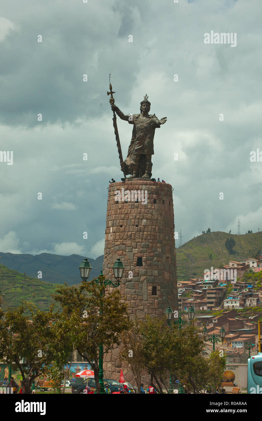 Pachacuti statue Banque de photographies et d’images à haute résolution ...