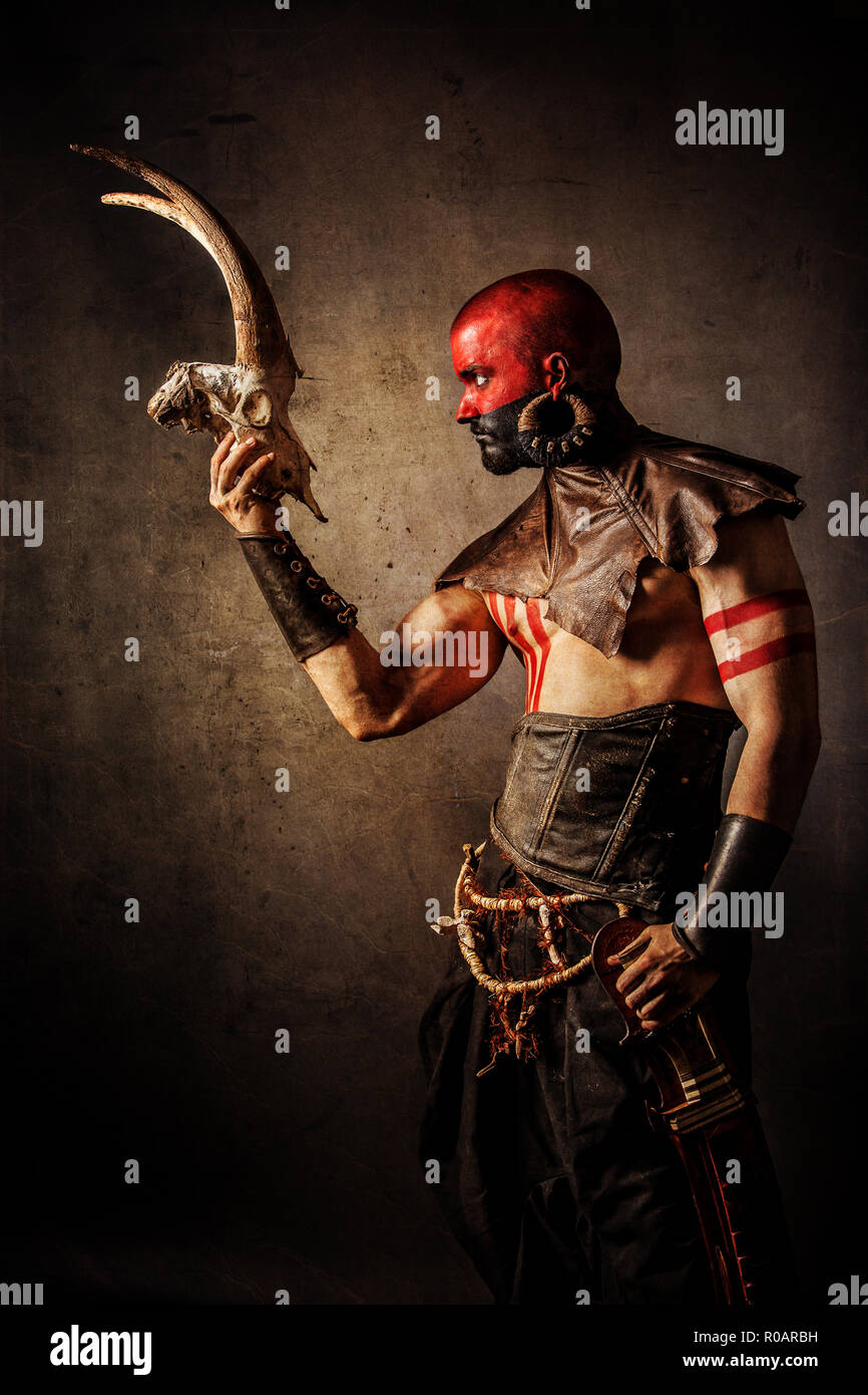 Tribal warrior Banque de photographies et d’images à haute résolution ...