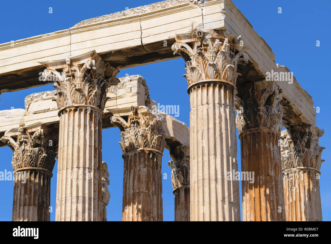 Détail de l'ordre corinthien piliers décorés du Temple de Zeus olympien ...