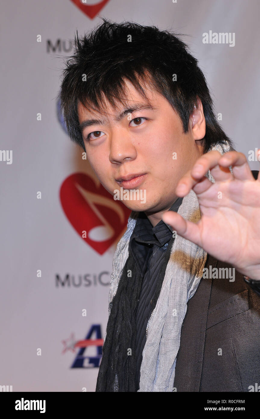 Lang Lang en arrivant à la Musicare au Staples Center de Los Angeles ...