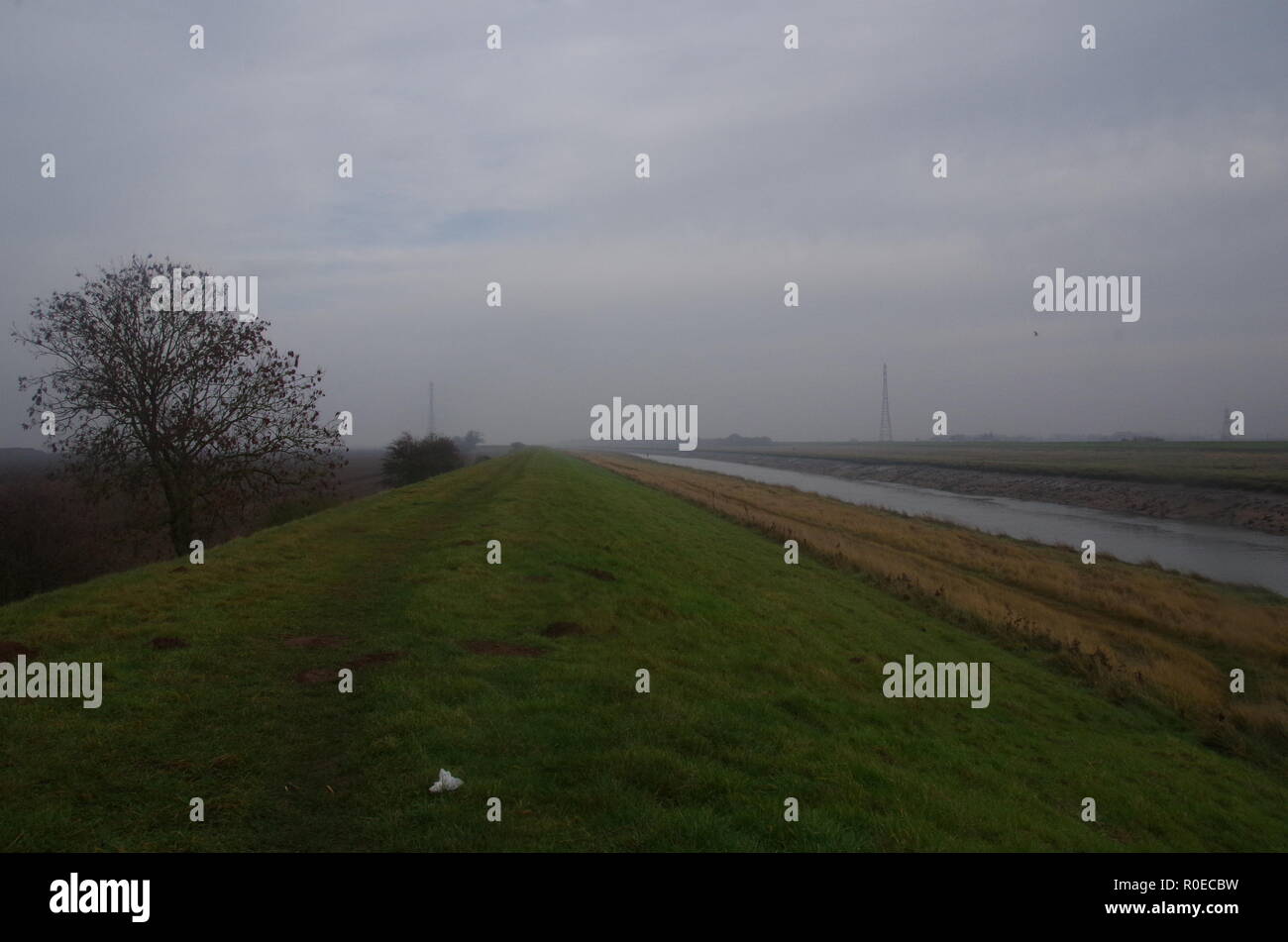 Digue de protection contre les inondations de la mer. Le Macmillan Way ...