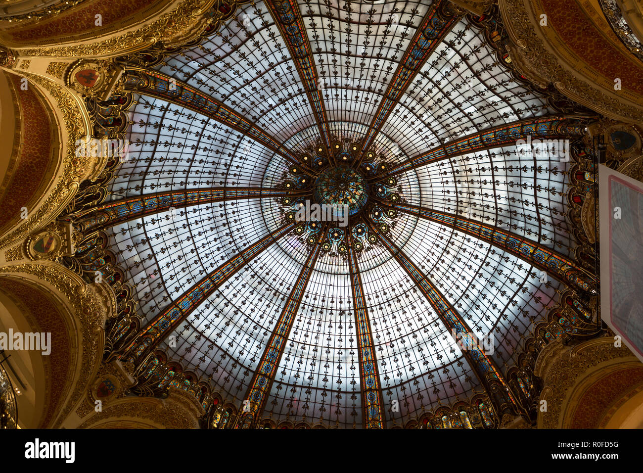 Ceiling galeries lafayette paris france Banque de photographies et d ...