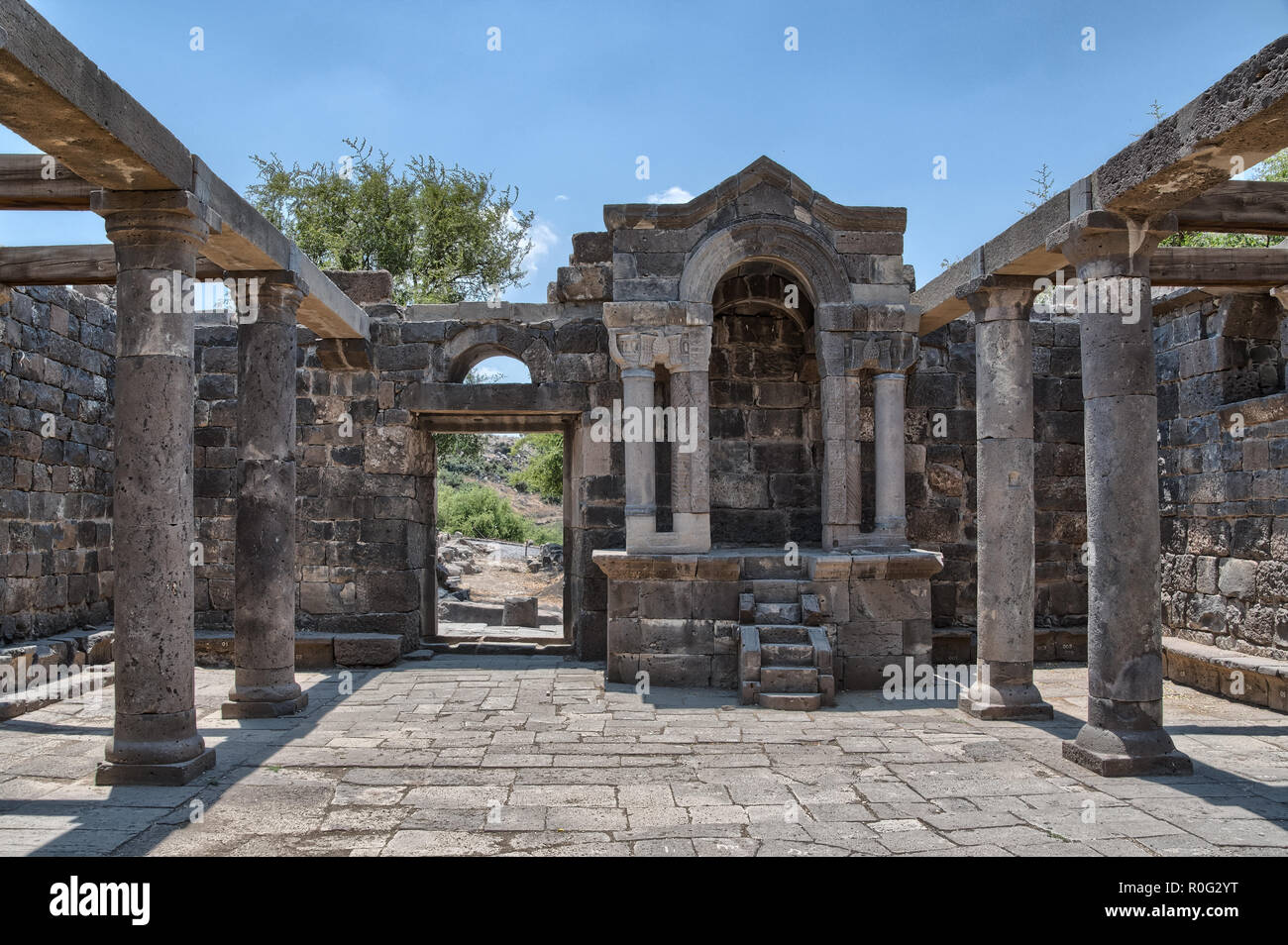 Et d'entrée de la synagogue bema reconstruit d'Umm el-Kanatir Keshatot ...