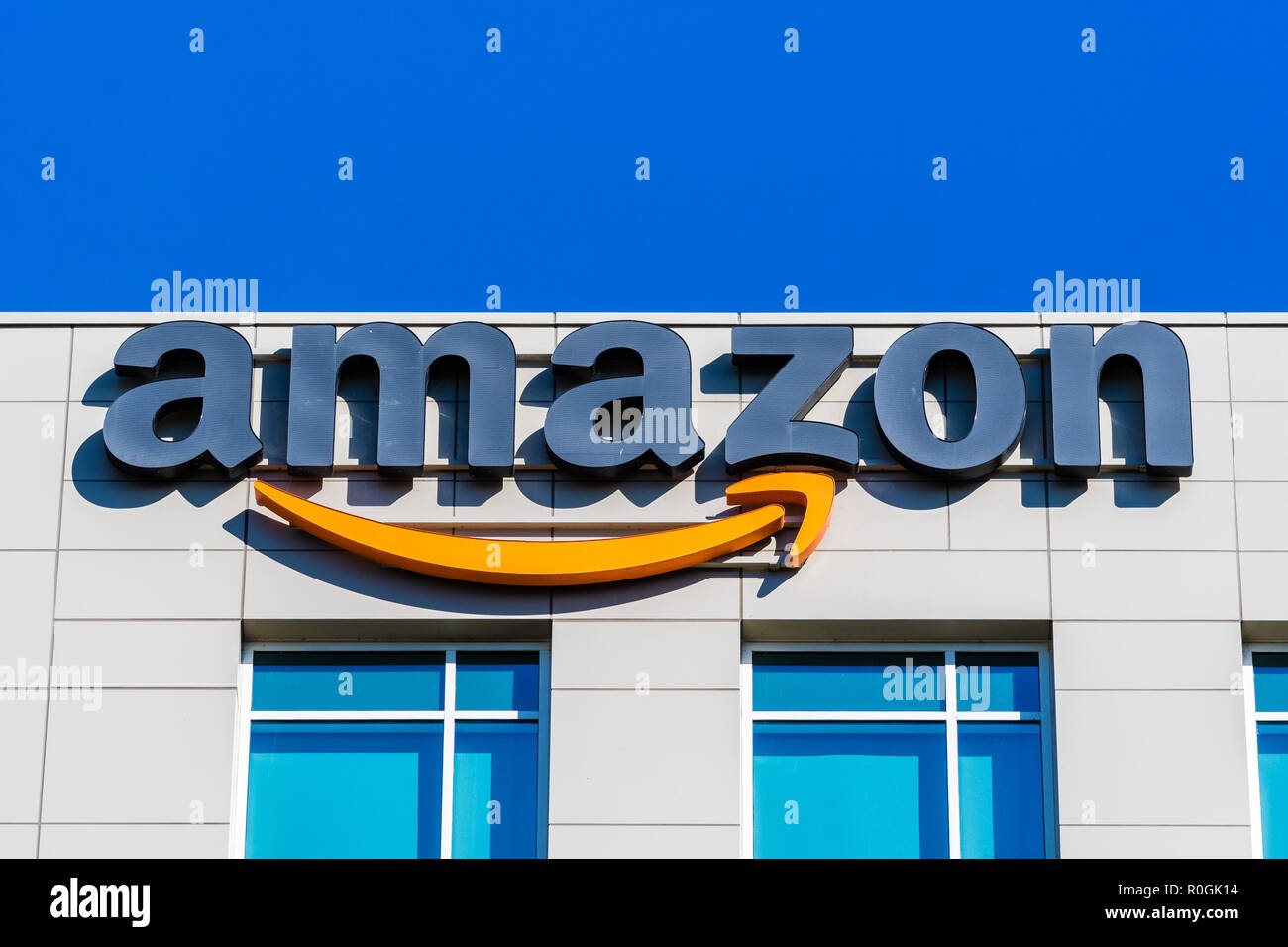 Amazon logo office building Banque de photographies et d’images à haute ...