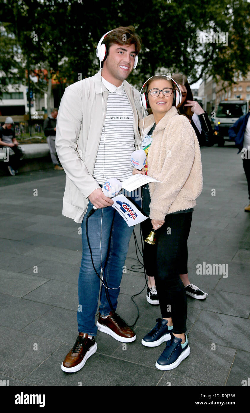 Jamie Theakston remplissant sa charité mondiale au studios à Leicester ...
