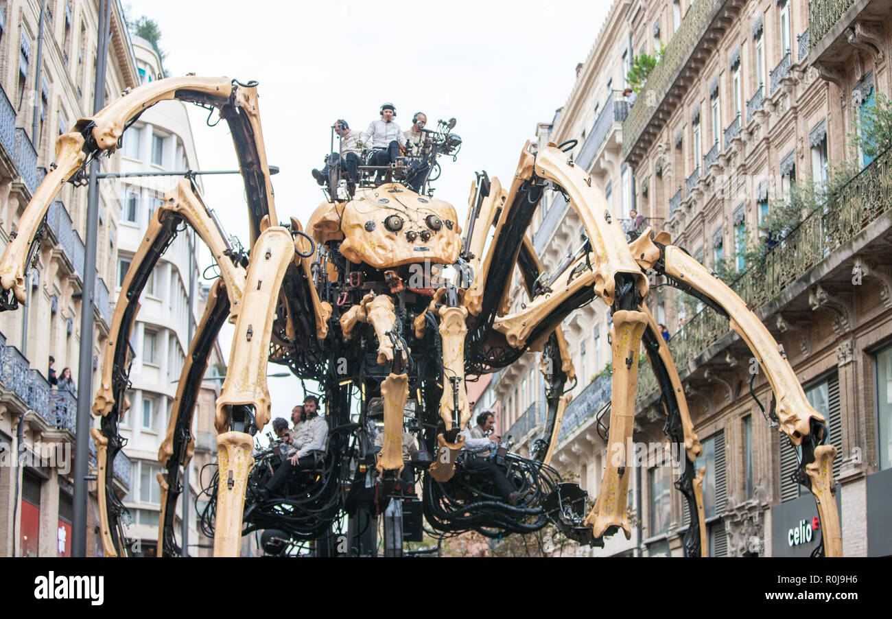 'La Machine', les machines mécaniques géantes effectuer dans une énorme ...