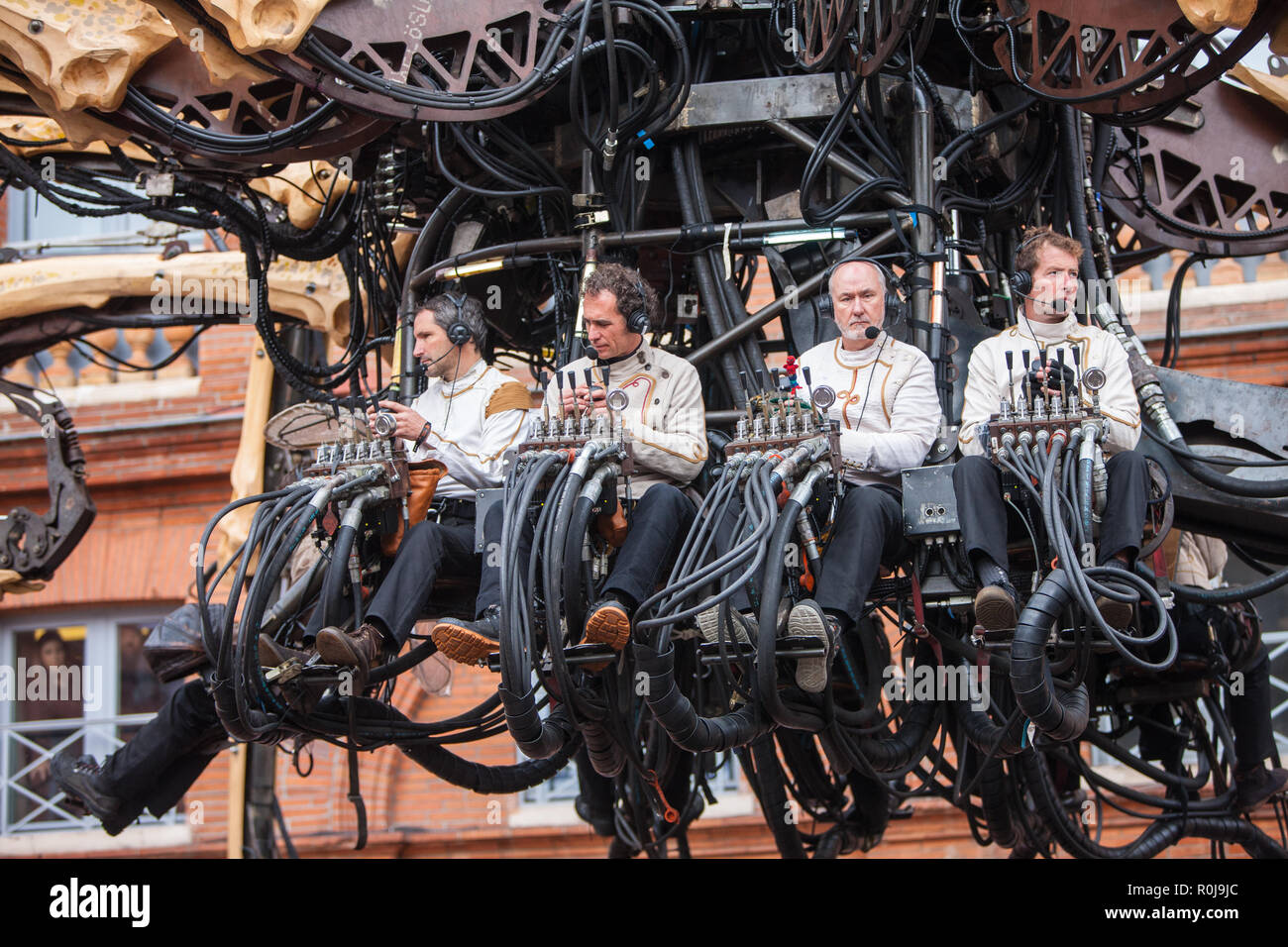 'La Machine', les machines mécaniques géantes effectuer dans une énorme ...